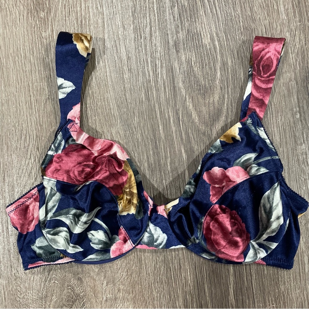 Vintage Victorias Secret 90s Velvet Underwire Bra Siz… - Gem